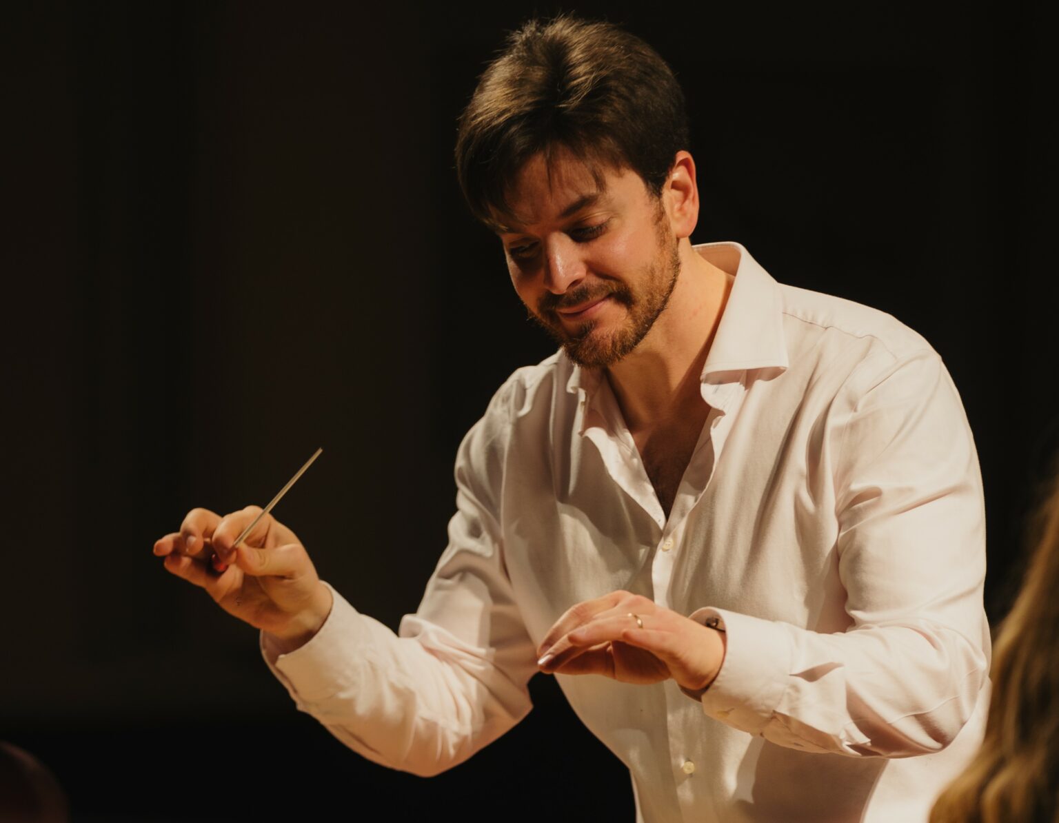 Dirigeant La traviata, le maestro Michele Spotti fait ses débuts au Capitole - ClassicToulouse